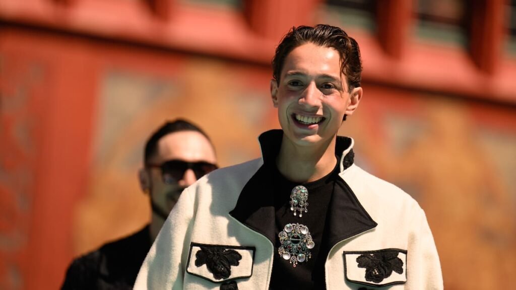 Letra y significado de 'Lighter' de Kyle Alessandro, representante de ...