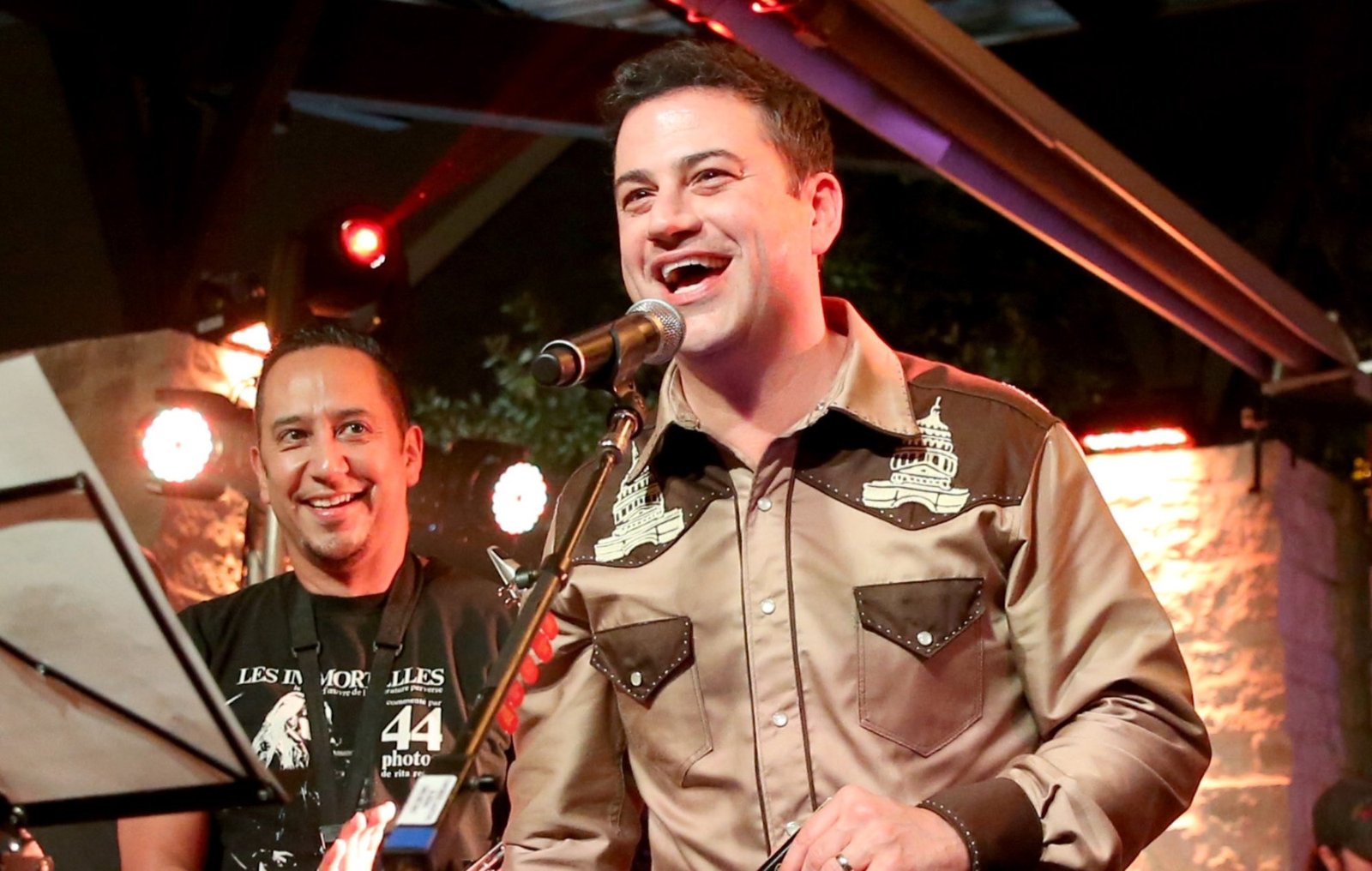 Jimmy Kimmel rinde homenaje al fallecido director de banda Cleto ...