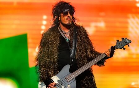 Nikki Sixx de Mötley Crüe critica a rockstars que intentan actuar como si tuvieran 25 años a los ...
